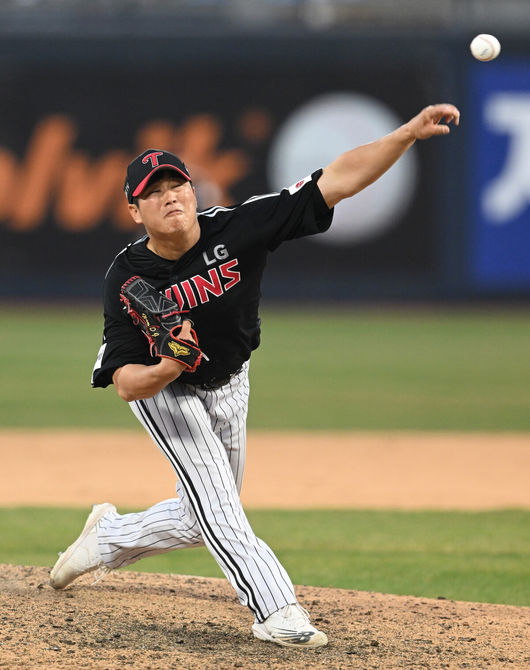 'KKK→2이닝 퍼펙트→승리투수' 트레이드 이적생, "신인 첫 등판 때처럼 가슴이 쾅쾅됐다" - 머니투데이