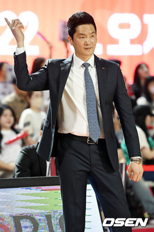 '6강 PO 1차전 완승' 전희철 SK 감독, "올 시즌 가장 편했던 경기" [잠실톡톡] - 머니투데이