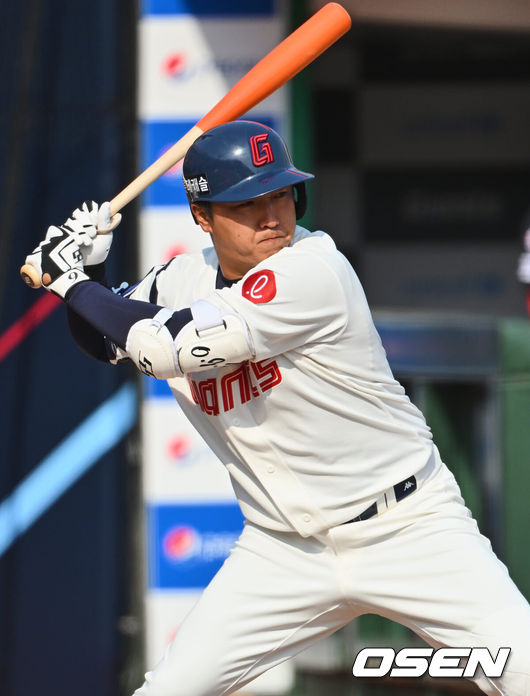롯데 실낱같은 PS 불씨 되살렸다, 삼성에 DH 2연패 설욕…정훈 홈런, 반즈 11승 [부산 리뷰] - 머니투데이