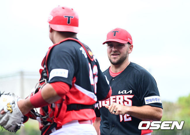 첫 실전 153km 꽝, 신무기 위력도 확인, "전경기 QS" 크로우 화끈한 약속 [오!쎈 오키나와] - 머니투데이