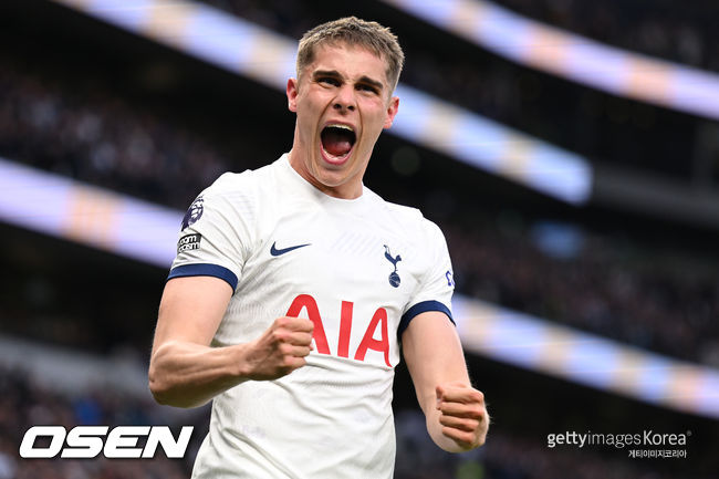 "반 다이크 가능", "스트라이커 같아", "저런 재능이".. EPL 전설들, 토트넘 수비수 향해 찬사 - 머니투데이