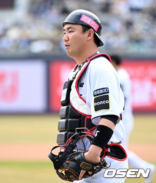 “심판들도 가끔 갸우뚱하더라” ABS 피해자? “류현진처럼 베테랑이 더 힘들 것 같다” - 머니투데이