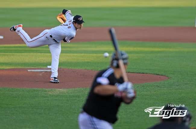 '157km' LG 압도한 문동주, 5이닝 무실점 완벽 복귀전 "2군 감독님-코치님들 덕분" - 머니투데이