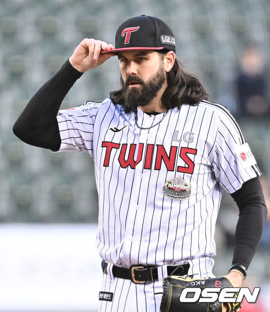 "켈리·엔스, 둘 중 한 명은…" LG 더 이상 기다릴 여유 없다, 염경엽 감독도 교체 시사 - 머니투데이