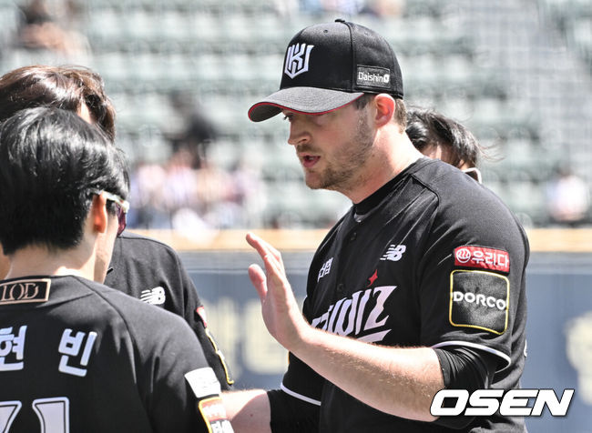‘3주만 쉬겠습니다’ 19억 외인투수 149km 쾅! 내달 4일 한화전 복귀…’수술’ 신인왕도 컴백 시동 [오!쎈 잠실] - 머니투데이