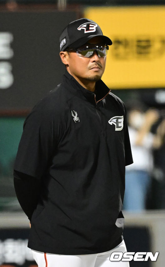 '5연승, 9G 8승 폭주' 7위 도약한 한화, 5위 NC에 2.5G 추격…정경배 대행 첫 시리즈부터 스윕승 "선수들에게 고맙다" - 머니투데이