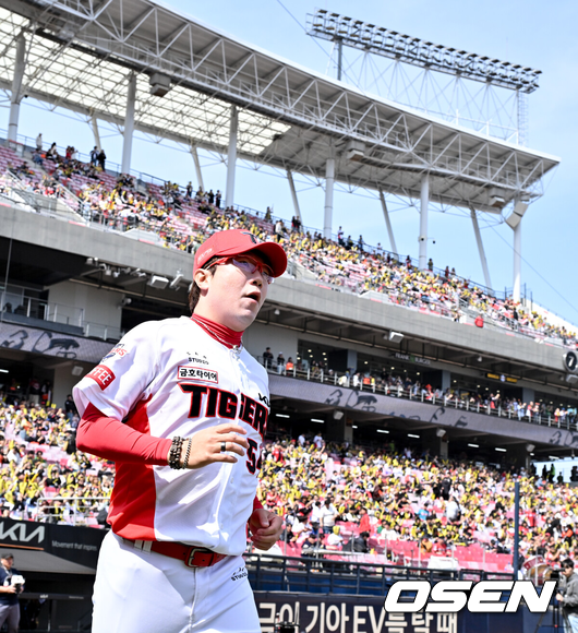 "편하게 쉴 때 아니다" 팔꿈치 검진인데 나흘 간격 등판 불사, RYU 맞대결 투지, 이닝 2위 대투수의 못말리는 책임감 - 머니투데이