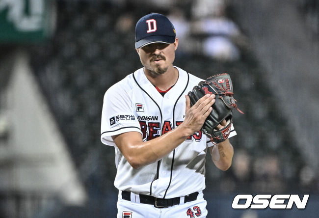 ‘156km 강속구’ 196cm 장신 외인, 2연승→ERA 2.35…국민타자 “20승 투수보다 더 위력적이다” - 머니투데이