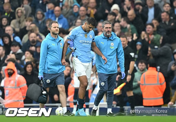 'EPL 1위→추락 직전?' 맨시티, 핵심 MF 아웃+재정 스캔들로 시끌시끌... 펩은 괴롭다 - 머니투데이