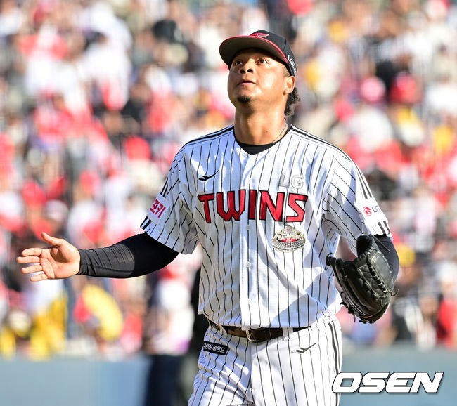 ‘김진성 1⅔이닝-에르난데스 2이닝’ 필승조 올인...1점차 패배 LG, 2차전 어떻게 하나 [준PO1] - 머니투데이