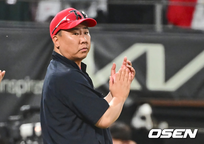 "긴장 안하더라" KS 파트너 기다리는 꽃감독, PO 1차전 잡은 젊은 삼성에 놀랐다 - 머니투데이