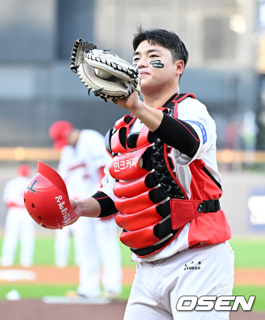 첫 풀타임 3할+OPS .800 돌파, 우승반지 도전...25살 대형포수 "떨리지만 즐기겠다" - 머니투데이