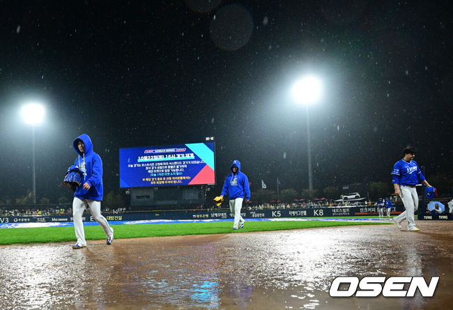 이런 젠장! PS 첫 서스펜디드 게임...국민유격수 쓴소리 “시작을 안 했어야...당황스럽다” [KS1] - 머니투데이