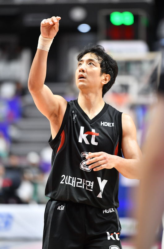 '허훈 27점 폭발' KT, DB에 짜릿한 역전승...DB는 5연패 수렁 - 머니투데이