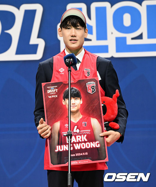 ‘고교생들이 지배한 KBL 드래프트’ 1순위 박정웅, 2순위 이근준 “프로에 빨리 적응할 것” - 머니투데이