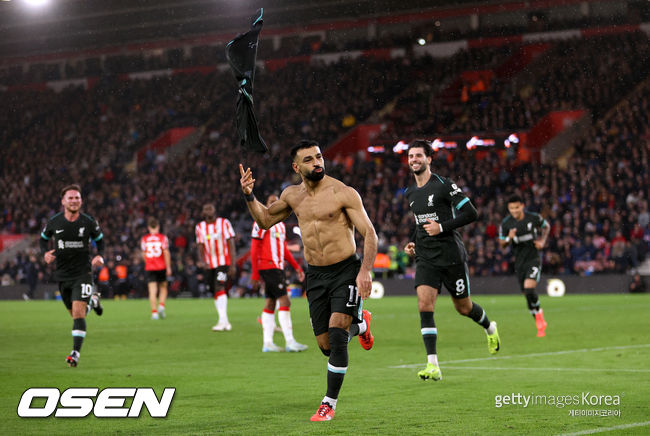 '내가 벗을게' 살라의 노출증, "PL 진출 이후 받은 옐로 중 절반이 상의 탈의로 인한 것" - 머니투데이