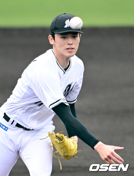 다저스, 日 160km 괴물투수 템퍼링 의혹…ML 커미셔너 “규정 위반 의심할 근거 있다면 조사한다” - 머니투데이