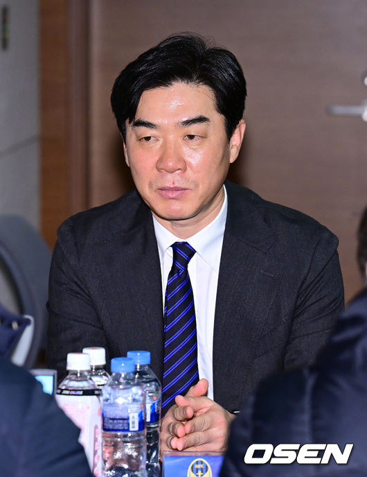 ‘2002년 월드컵 4강 신화’ 멤버들이 어느덧 프로팀 감독이네? “반갑지만 승부는 승부” [오!쎈 현장] - 머니투데이