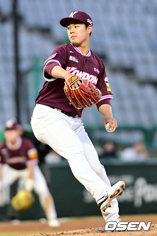 ‘4G 강설 취소→고척돔 단독 콘서트’ 특급 좌완신인 최종점검 “계획대로 던지고 끝내는게 깔금해” [오!쎈 고척] - 머니투데이