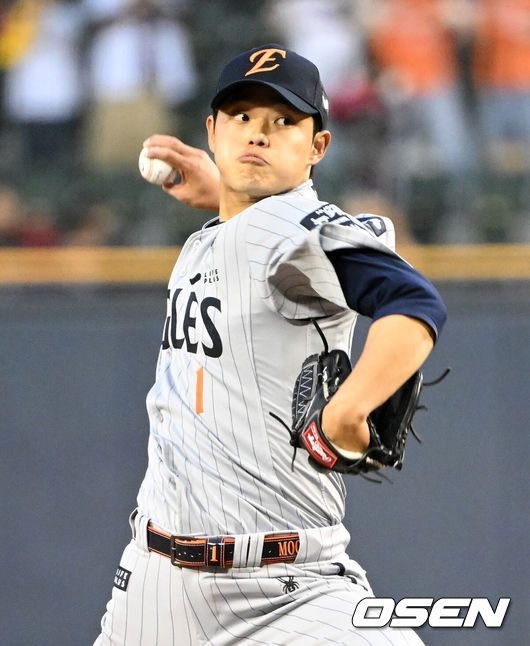 'KKKKKK' 최고 158km 문동주, LG 타선 잠재우다...61구 6K 무실점, 더 길게 못 던져 아쉽네 [오!쎈 잠실] - 머니투데이