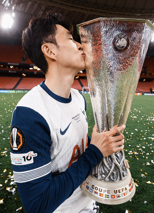 토트넘의 공식발표, "손흥민 EPL 최종전 결장"→UEL 우승 이끈 SON, 발 아직 낫지 않았다 - 머니투데이