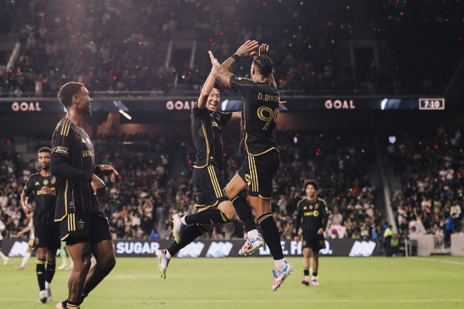 'LAFC 남길 잘했지?' 부앙가, SON 도움받아 MLS '30년' 최초 대기록..."3시즌 연속 20골 달성" 해트트릭 겹경사 - 머니투데이