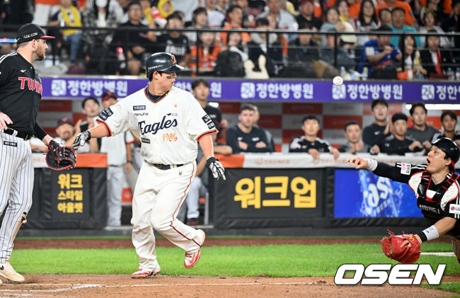 ‘노시환 씬스틸러 득점’ 한화 짜릿한 역전승, 1위 희망 보인다…161km 문동주-158km 폰세가 이어간다 - 머니투데이