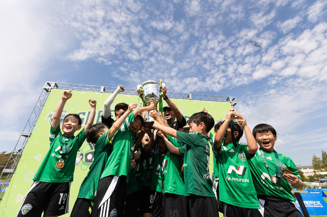 전북현대모터스FC ‘2025 그린스쿨 컵’ 성료... 4000여 그린스쿨 가족 대축제 - 머니투데이