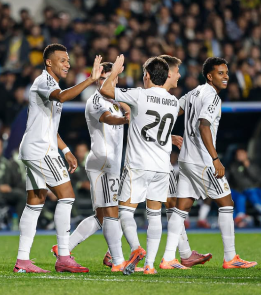 '음바페 해트트릭 폭발' 레알, 카이라트 원정 5-0 대승...UCL 2연승 성공 - 머니투데이