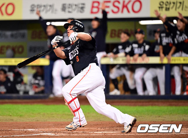 “과감히 휘둘러라” MOON 한마디에 노시환 방망이 대폭발, “감독님 한마디가 결과 바꿨다” [PO3] - 머니투데이