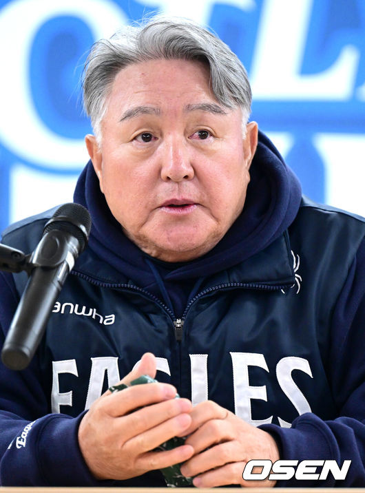 "폰세-와이스 상황 따라 나온다" KS행 1승 남은 김경문 감독, 4차전에 끝내나…총력전 예고, 정우주 선발 낙점 왜? [PO4] - 머니투데이