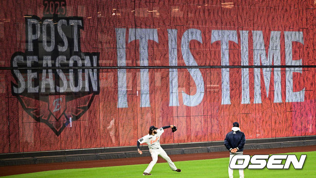 잠실은 내가 간다! 한화-삼성 5차전 역대급 흥행 폭발, 1만6750석 다 팔렸다 '누적 관중 23만명 돌파' [PO5] - 머니투데이