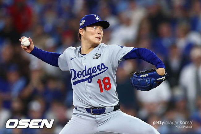 ‘위기의 다저스 구했다!’ 야마모토, 9이닝 8K 1실점 완투승…아시아 최초 WS 완투승 PS 2G 연속 완투승 [WS2 리뷰] - 머니투데이