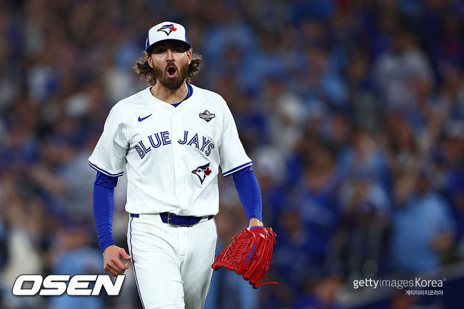 ‘위기의 다저스 구했다!’ 야마모토, 9이닝 8K 1실점 완투승…아시아 최초 WS 완투승 PS 2G 연속 완투승 [WS2 리뷰] - 머니투데이