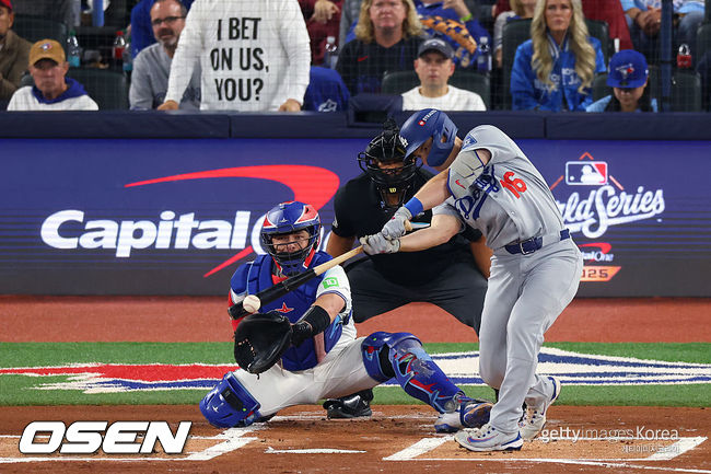 ‘위기의 다저스 구했다!’ 야마모토, 9이닝 8K 1실점 완투승…아시아 최초 WS 완투승 PS 2G 연속 완투승 [WS2 리뷰] - 머니투데이