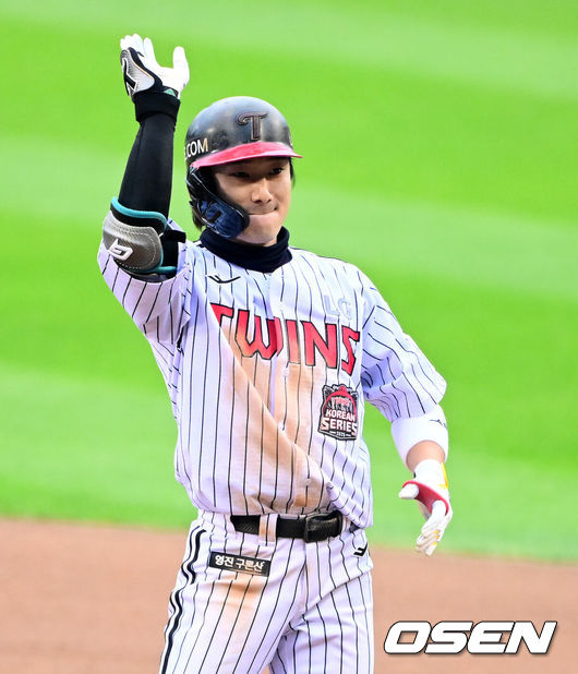 ‘대충격’ 한화, 24일 쉰 LG에 난타 당했다…박해민 홈런 빠던-신민재 3안타-톨허스트 QS, LG 8-2 완승→우승확률 73.2% [KS1 리뷰] - 머니투데이