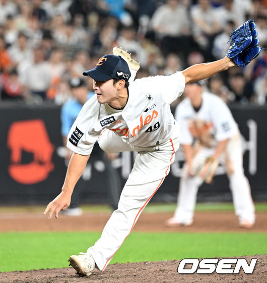 두산 방출→독립리그→한화 육성선수→입대…인고의 8년, KS행 꿈 이뤄졌다 “내가 엔트리 합류라니, 생각도 못한 일” - 머니투데이