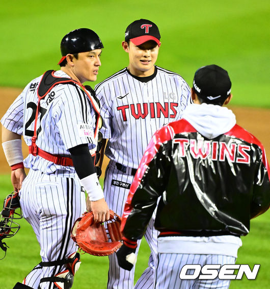 ‘KS 데뷔전을 만루에서 등판→홀드’ 1라운드 신인, 왜 “10점 만점에 1점이죠” 자책했나 - 머니투데이