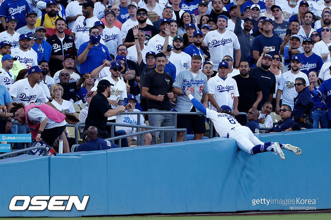 전날 18이닝 뛴 선수들 맞아? '9출루' 오타니는 초구에 157km, 동료는 '가제트 호수비' [WS4] - 머니투데이