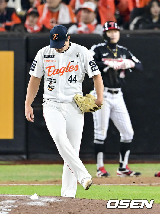 ‘우승 결정전→PO1→PO4→KS4’ 김경문 감독 믿음에 또 반복된 김서현 대참사…한화, 26년 만에 우승 기회 날아가나 - 머니투데이