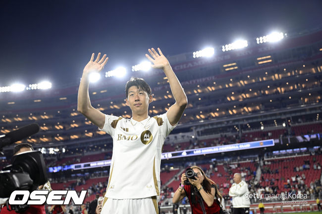 손흥민 효과 사라지자 텅텅’… 토트넘, UCL 티켓값 급히 내렸다 ‘굴욕적 조치’ - 머니투데이