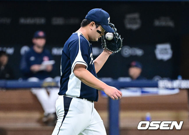 ‘156km 쾅! 오로지 직구 승부’ 김서현, 가을야구 악몽 극복 못했다…체코전 ⅔이닝 1실점 교체 - 머니투데이