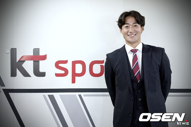 '최고 154km-日 독립리그 출신' KT, 아시아쿼터 스기모토 영입...총액 12만 달러 [오피셜] - 머니투데이