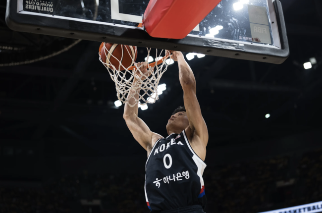 ‘KBL 우승감독 맞네!’ 만리장성 무너뜨린 전희철 감독, 조상현 코치의 승부수 통했다 - 머니투데이