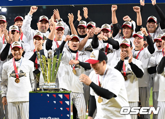 ‘최형우 복귀’ 삼성, ‘김현수 이탈’ LG, 한국시리즈에서 만날까…1990년, 2002년 이어 3번째 가능할까 - 머니투데이