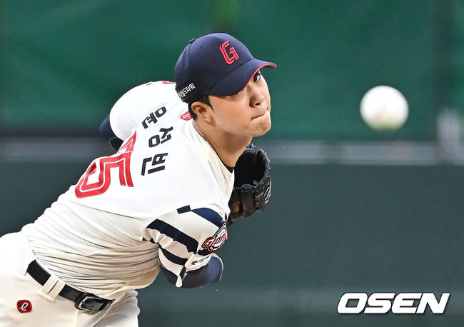 "구위는 ML급" 투수 4관왕도 인정, 안경 에이스 "더 잘하지 않을까"…160km 파이어볼러 대반전, 아직 끝나지 않았다 - 머니투데이