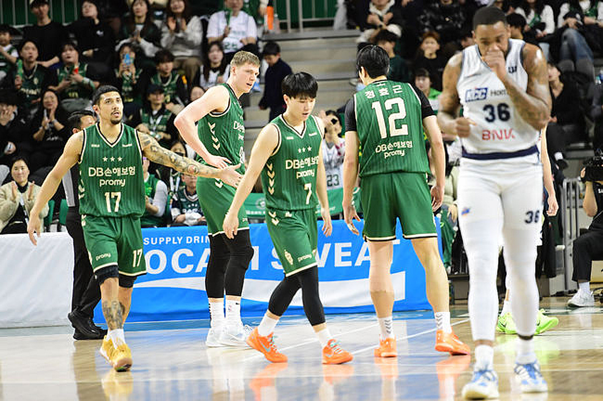 앨런슨 살아난 DB, KCC 잡고 연패 탈출... 선두 LG 맹추격 - 머니투데이