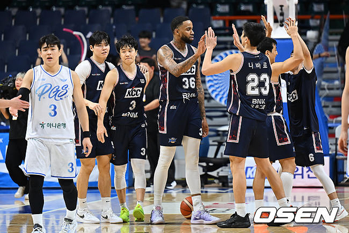 [사진] 4연승 기록 성공한 부산 KCC - 머니투데이