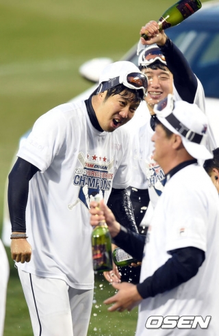 KBO 역사상 가장 성공한 FA 투수의 은퇴…두산 왕조 서막 알린 '84억 투자' 아깝지 않았다 - 머니투데이