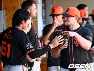 "넘어갈 줄 몰랐는데…" 이정후 '총알' 홈런에 SF 에이스도 깜짝 놀랐다…단 2G 만에 '천재 타자' 입증 - 머니투데이